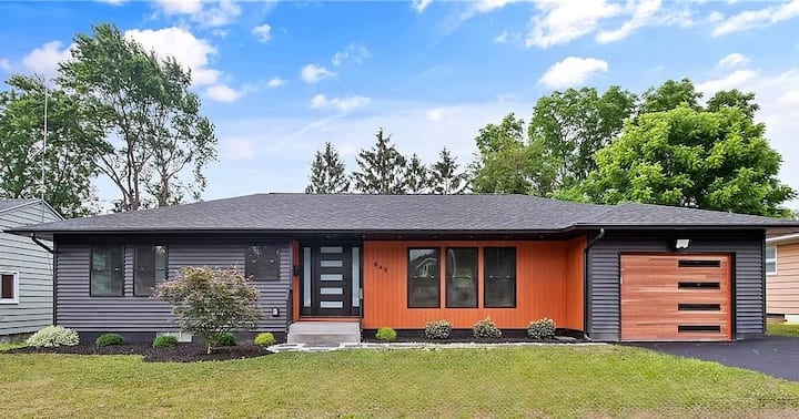 Luxury Retreat | Hot Tub, Sauna, Firepit | 2 Kings - Syracuse, NY