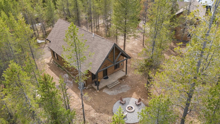 Legend's Lodge; Yellowstone's Perfect Homebase - アイランド・パーク, ID