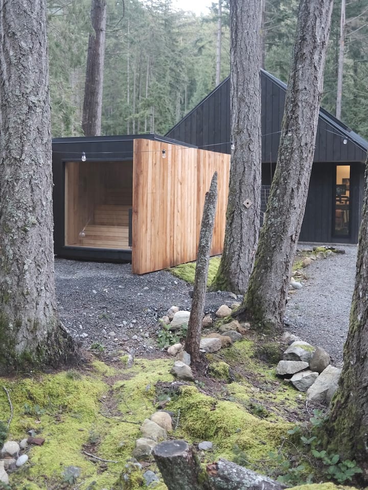 Forest House Studio + Outdoor Spa - Bowen Island