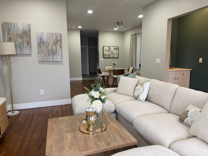 Modern, Luxury 2br Retreat Near Downtown Detroit - Detroit