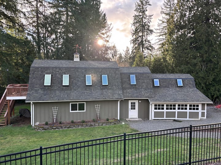 Farmhouse Retreat With Private Fitness Studio - Snoqualmie, WA
