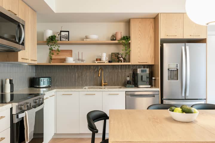 The Bergen | 3 Br/3ba | Sleeps 10 | Hot Tub & Pool - Canmore