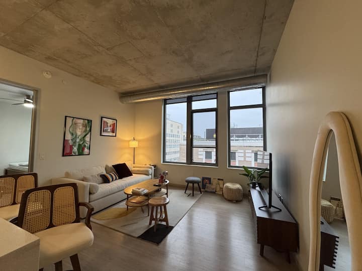 Entire Apartment Steps Away From Capitol And Lake - Madison, WI