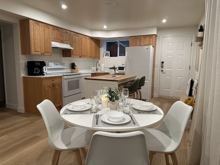 Walkable 2br Family-friendly Suite In Lynn Valley - British Columbia