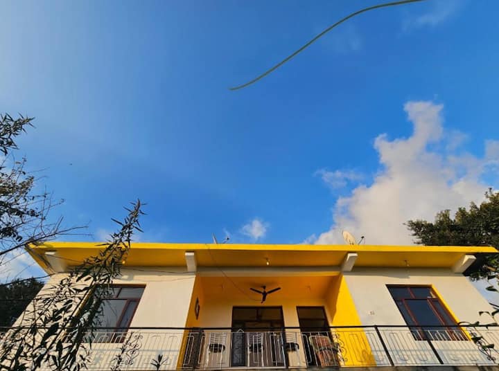 A Private Room At Kolaveri Homestay, Bir - Bir