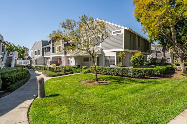 Charming 3br | Prime Northwood Location W/ Pool - Tustin, CA
