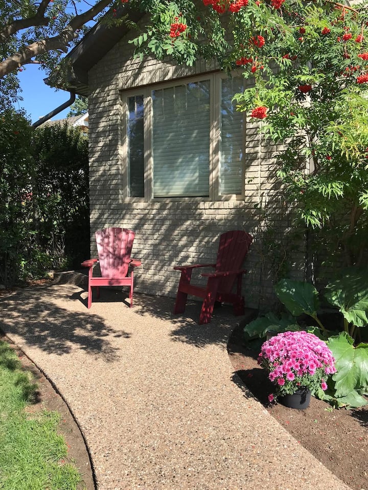 Welcome To “The Side Door”! - 科克倫