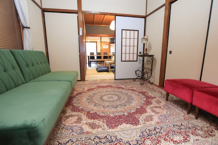 金沢駅徒歩3分｜昭和レトロ・快適リニューアル 一棟貸し | 9名宿泊可 |「凛香」 - Japon