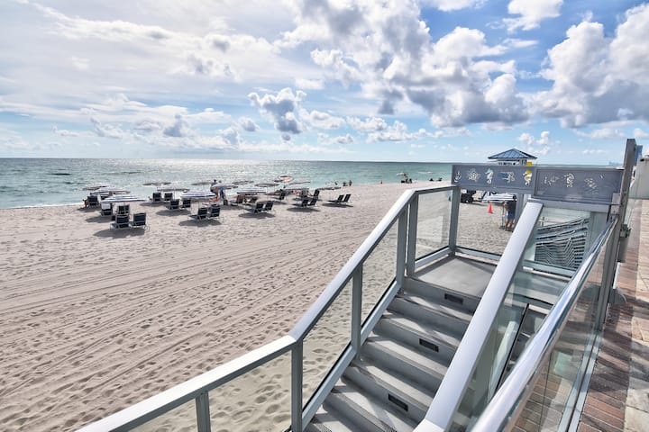 Coastal Nest~ Beachfront Condo - Hollywood, FL