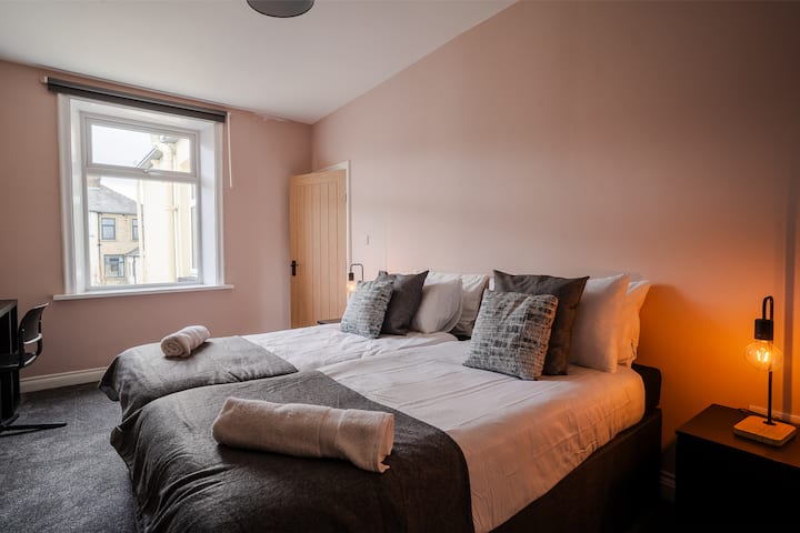 Relax At Raglan @ Burnley 3br Home | Parking - Burnley
