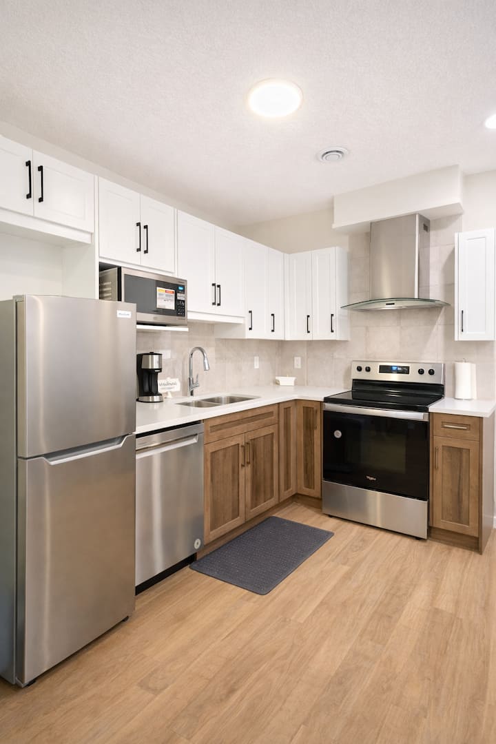 Modern 2br Suite | Full Kitchen • Bright & Clean - Calgary