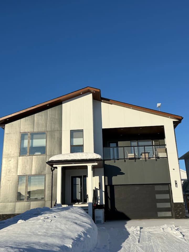 4 Bedroom Luxury Retreat Home, Whitehorse, Yukon - Whitehorse, Canada