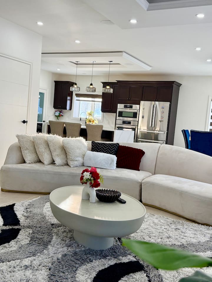 4 Bedroom Luxury Retreat Home, Whitehorse, Yukon - Yukon