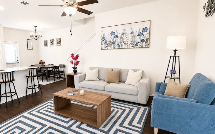 [Kw1] Brand New Cozy Home | 3 King Beds | Backyard - San Antonio, TX