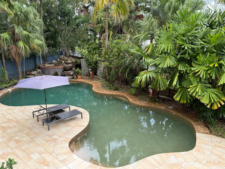 Queen Room Close To Beach In A Resort-style Home - Cairns