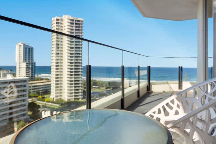 Beach Haven Getaway Broadbeach - Wifi, Parking - Broadbeach