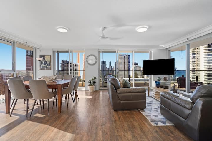 Beach Haven Getaway Broadbeach - Wifi, Parking - Broadbeach