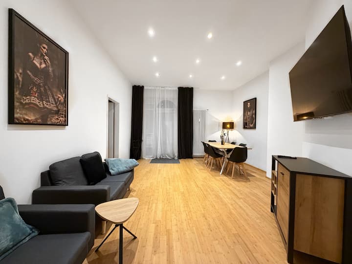 „Große 81m² Wohnung | 2 Schlafzimmer | Zentrumnah“ - Munich