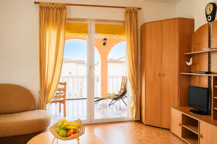 Villa Dolmar • Bright 1br Apt With Balcony - Vodice