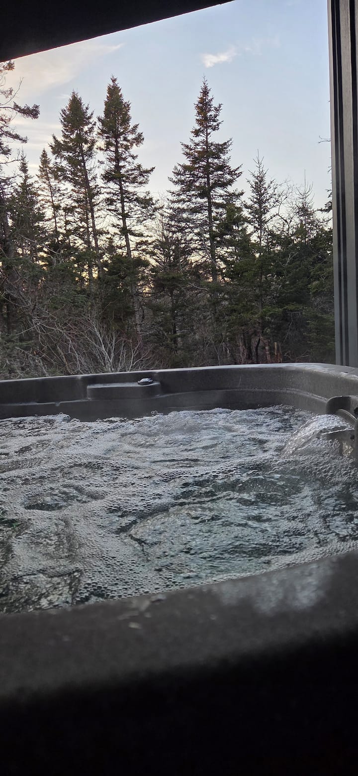 Brookside Burrow W/ Hot Tub And Lake Access - Nova Scotia