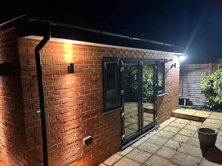 The Hideaway At Emmer Green - Reading