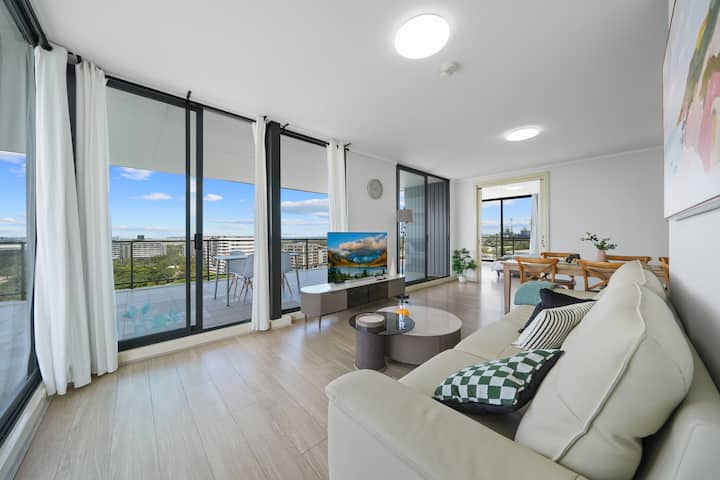 Sunny & Roomy 5-bedroom Residence - Sydney