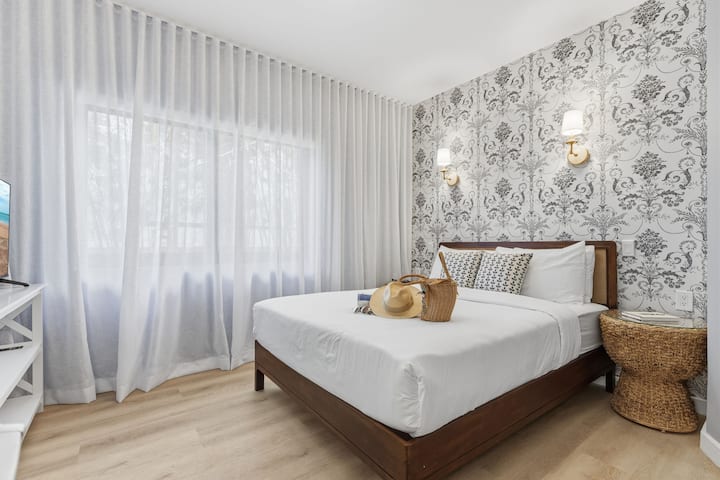 Chic Sobe Studio Retreat - Miami Beach, FL