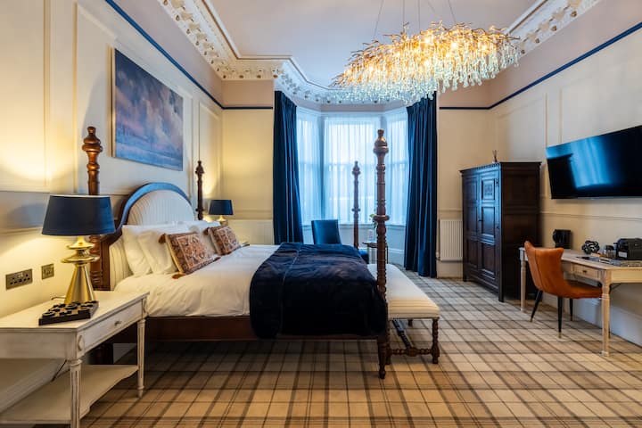 Four Bedrooms, Modern & Stylish - 에딘버그