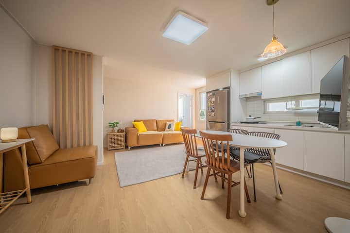 [신축 리모델링] 킨텍스,대화역 차량5분/ 방2·거실 / 침대 4개 & 무료주차 & Ott - Incheon