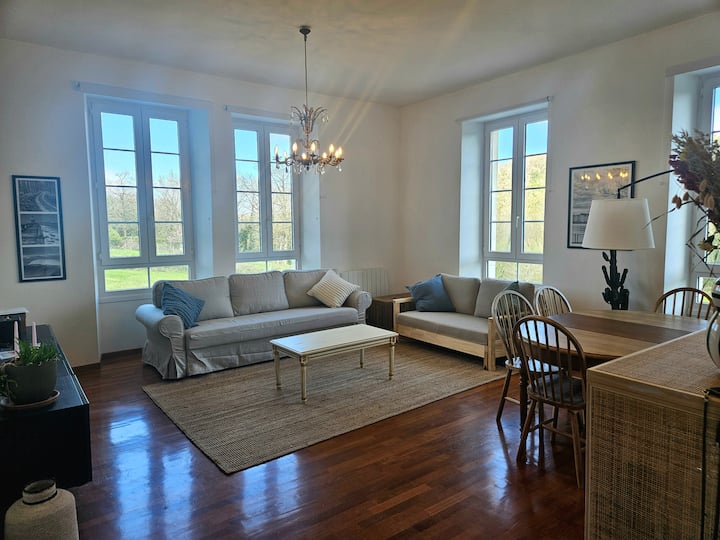 Appartement De Standing Dans Château Avec Piscine - Pyrénées-Atlantiques