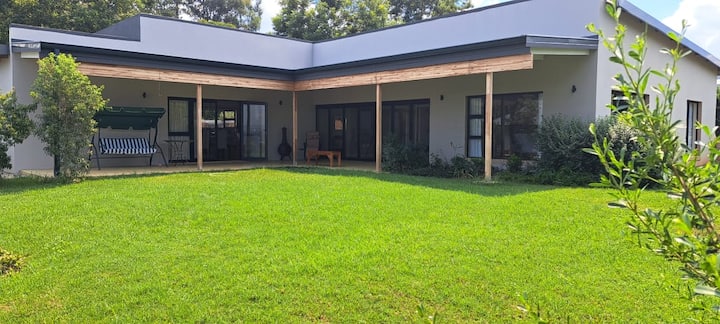 Stylish 3-bedroom, 3-bathroom Home In Howick - Howick