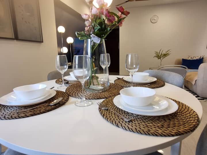 Urban Luxury 2bhk • King Bed • Wi-fi • 55'smart Tv - Mumbai