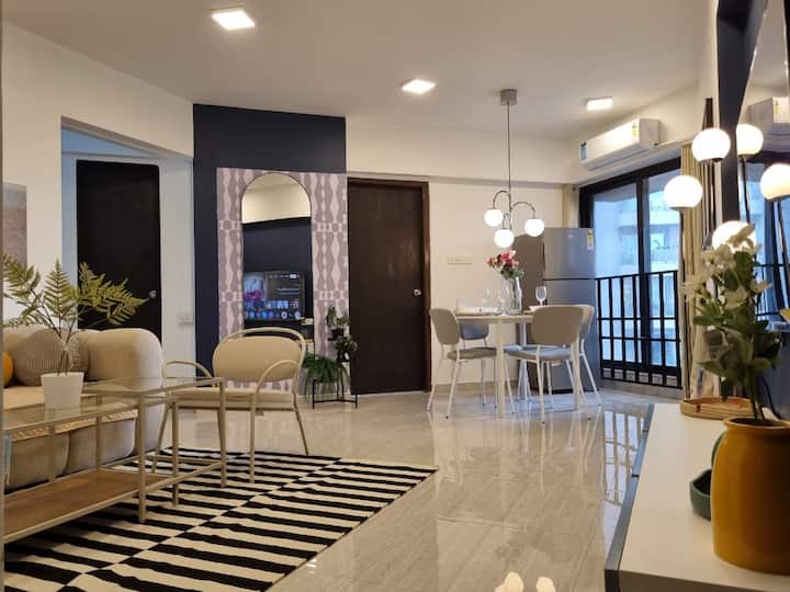 Urban Luxury 2bhk • King Bed • Wi-fi • 55'smart Tv - Mumbai