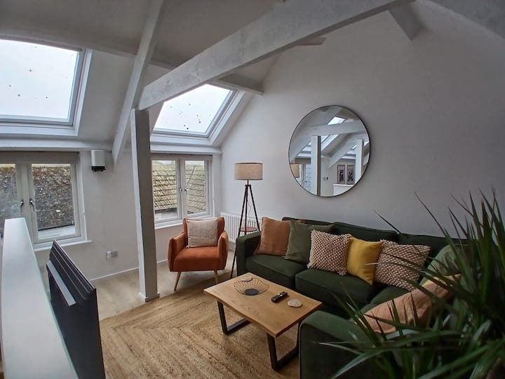 Lighthouse Lookout - 1 Minute Walk To The Beach - Saint Ives