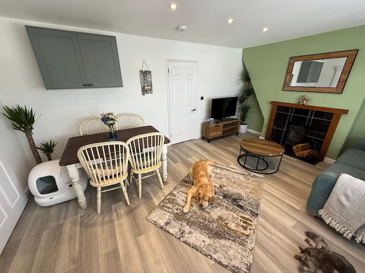 Modern Comfort | Quiet Central Jersey Stay - Jersey