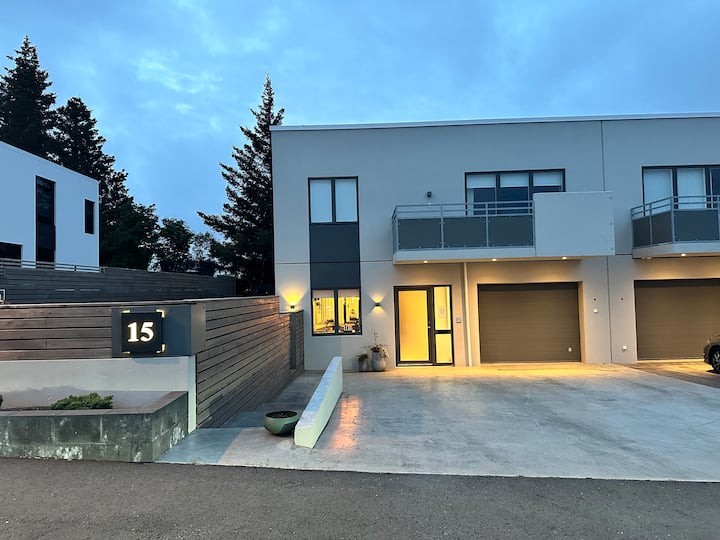 Comfortable Family Stay With Garden - Iceland