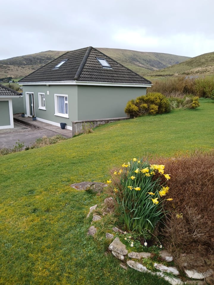 Dingle Tigín On Conor Pass Road With Mountain View - Dingle