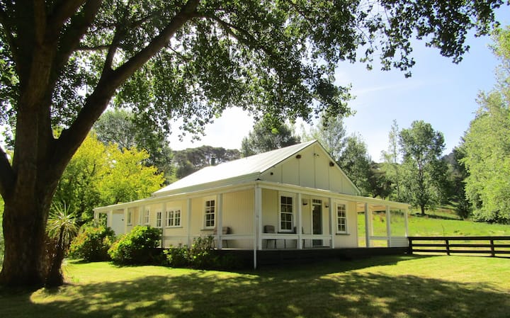 Poplar Cottage - Warm And Private, Nature Haven - Castlepoint