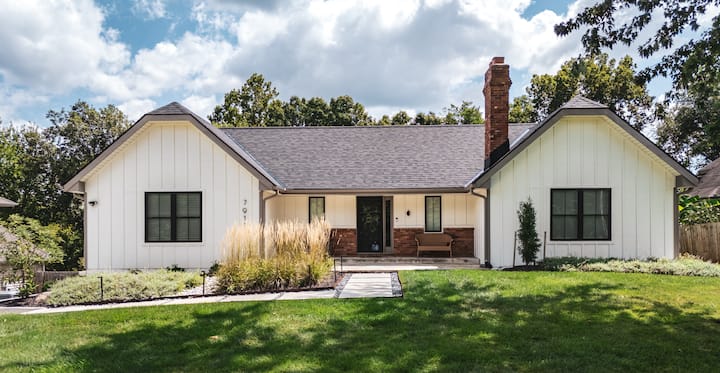 Modern Lake Escape /World Cup Prime Location - Parkville, MO
