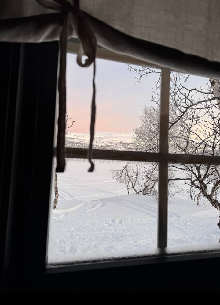 Hytte I Naturskjønne Omgivelser Ved Vannkanten - Alta