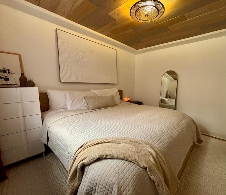 King Suite By Roncey Walk To Bmo Field & Rbc Stage - Toronto
