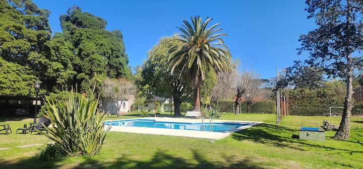 Hermosa Propiedad Con Piscina Privada - Bella Vista