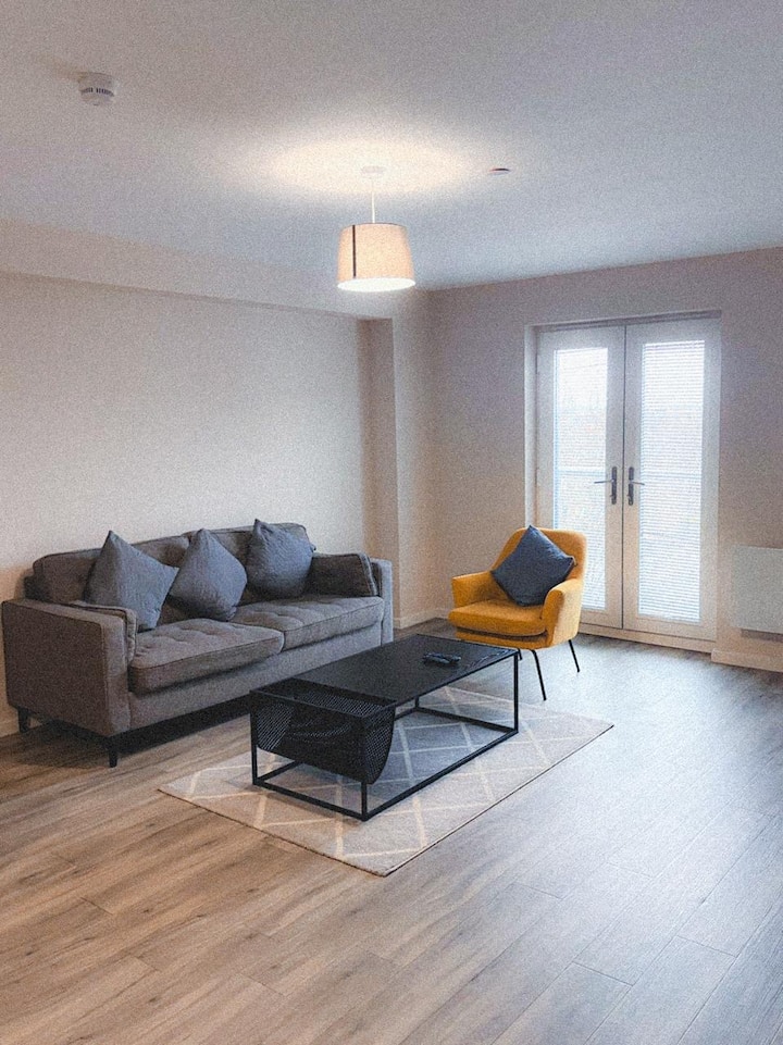 Spacious 2 Bedroom Close To Old Trafford - Salford