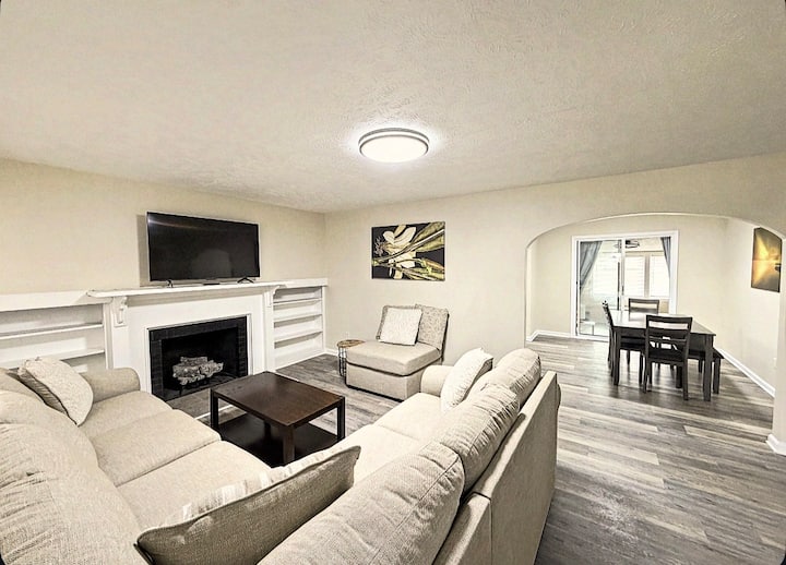 5 Bd Rm Sleeps 14 Next To Spire, Wineries & Gotl - Geneva-on-the-Lake, OH