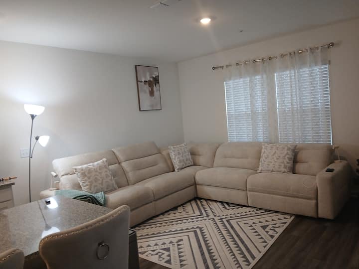 Cozy Private Room W/ Private Bath| Kitchen Laundry - McDonough, GA