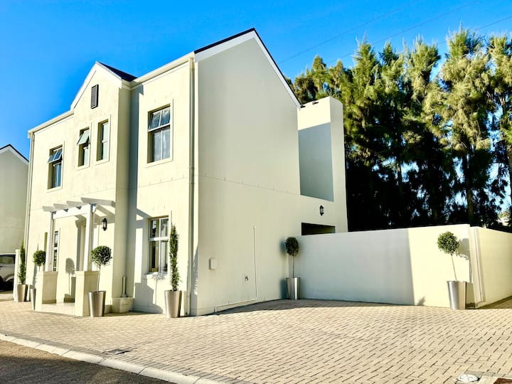Villa Lyón - 4 Bed 4 Bath In 24/7 Secure Estate - Stellenbosch