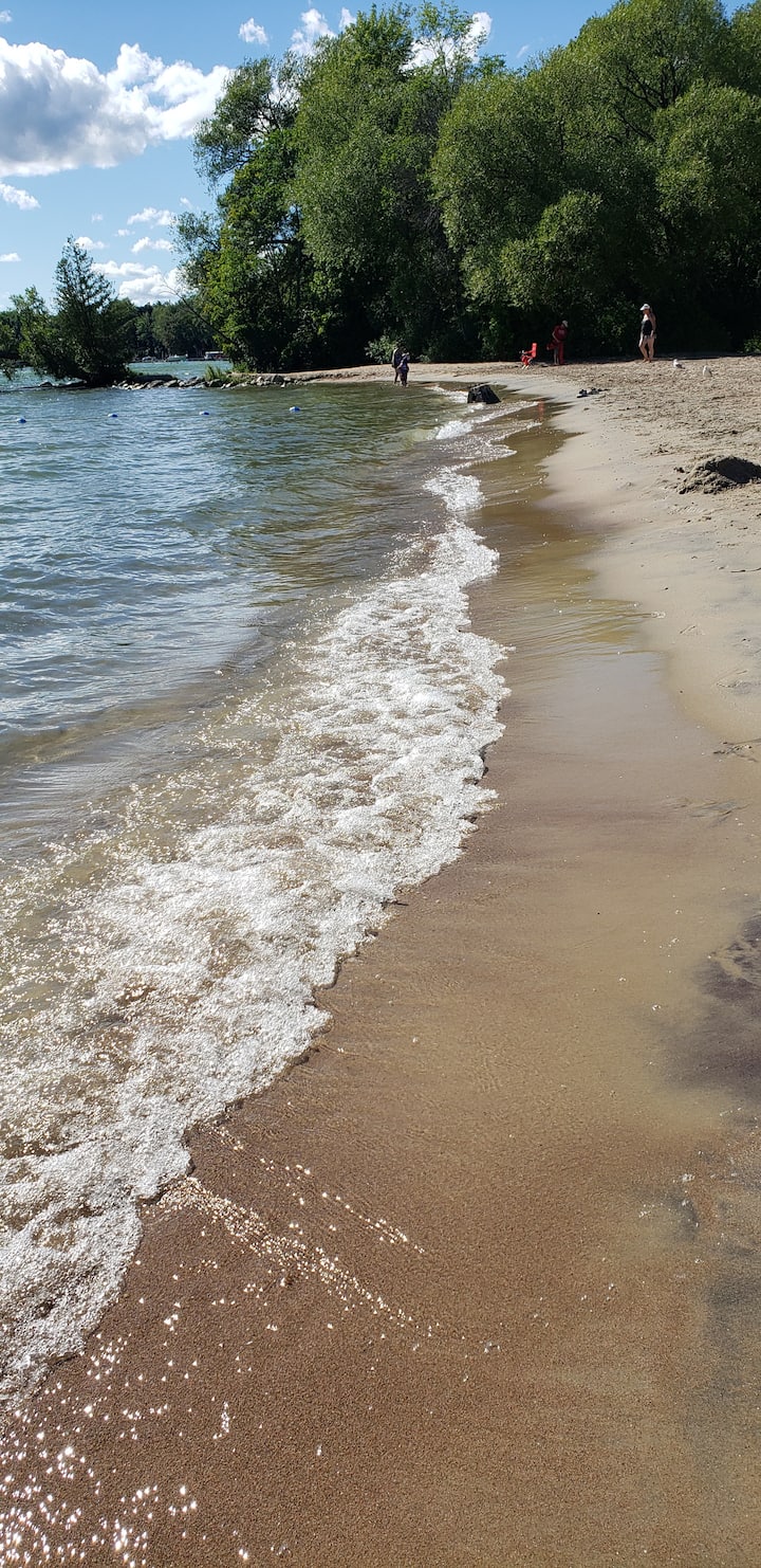 3 Br Cottage Steps To A Sandy Beach By Lake Simcoe - 오릴리아