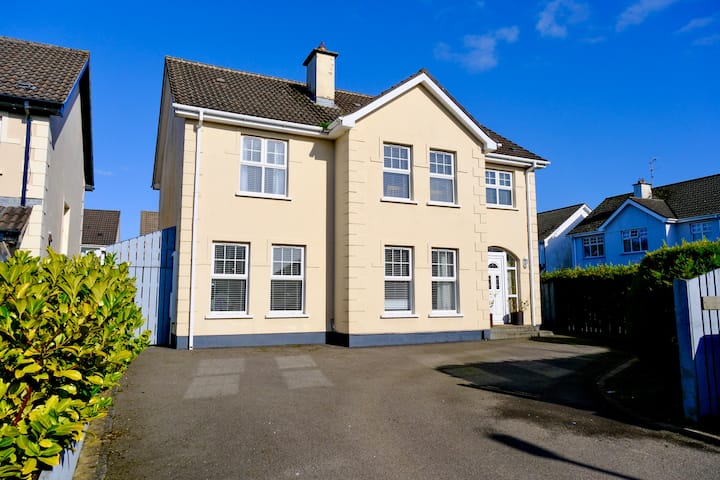 Spacious Home With Office, Garden & Pet Friendly - Derry