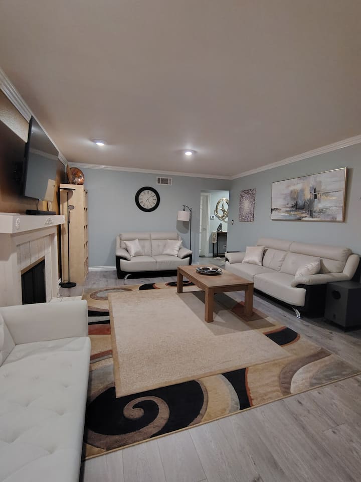 Stylish 1,650ft² House / Biola, Disneyland & Knott - Buena Park, CA