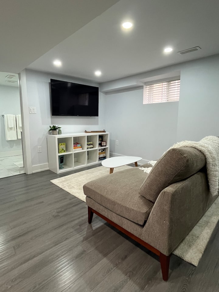 Bright And Spacious Suite In Rosedale! - Hamilton